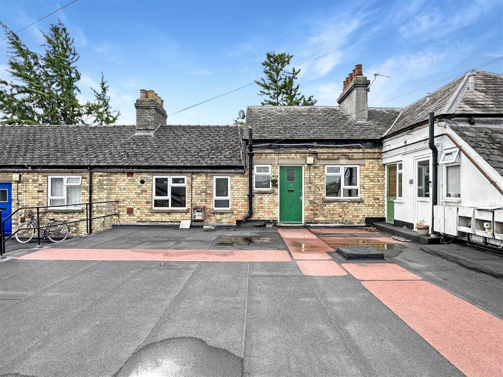 2 bedroom flat for sale in Unity Court Mill Road, Cambridge, CB1