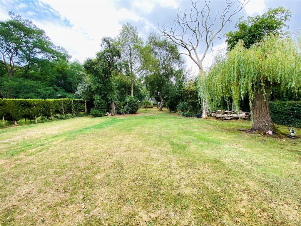 3 bedroom detached bungalow for sale in Ings Lane, Spaldington, Goole, DN14