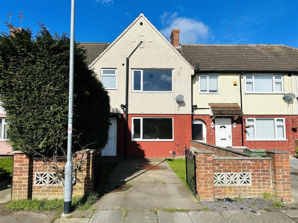 3 bedroom end of terrace house for sale in Westfield Square, Goole, DN14