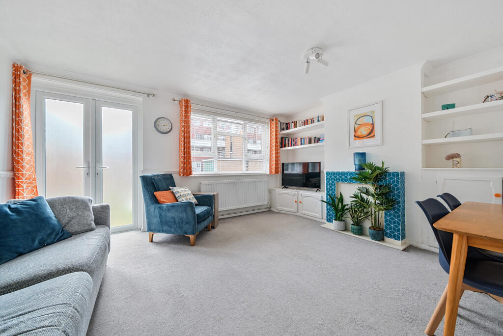 2 bedroom flat for sale in Waights Court, Acre Road, Kingston Upon ...