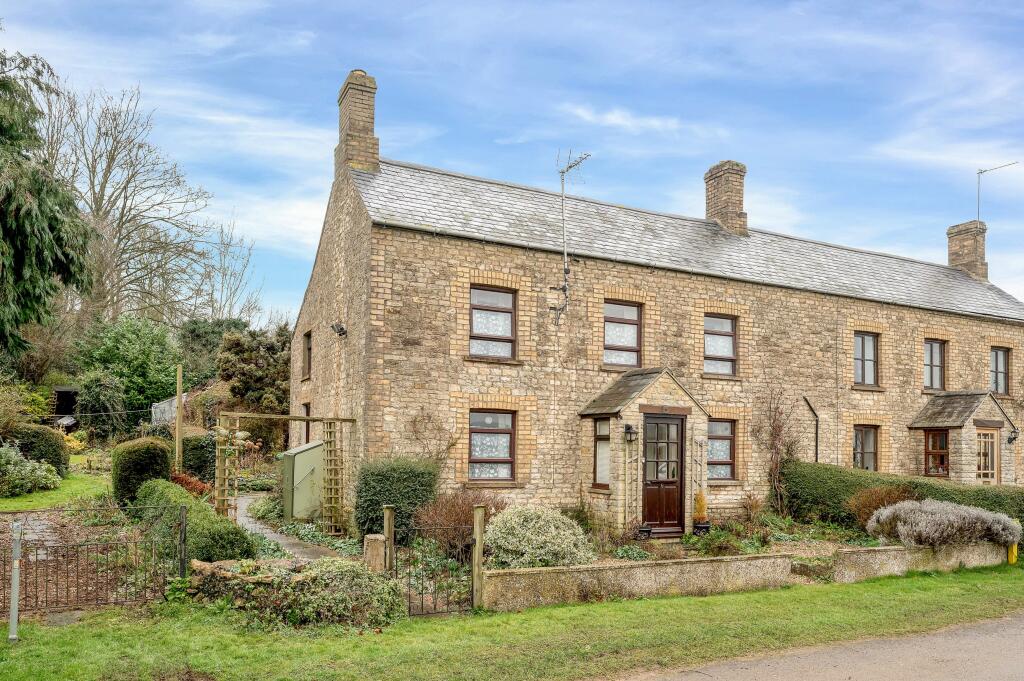 3 bedroom semi-detached house for sale in Seaton Road, Barrowden , LE15