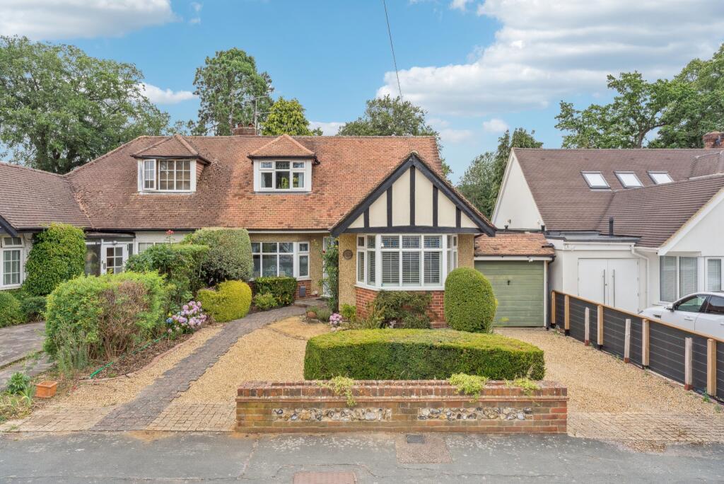 3 bedroom semi-detached bungalow for sale in Kenilworth Drive, Croxley ...