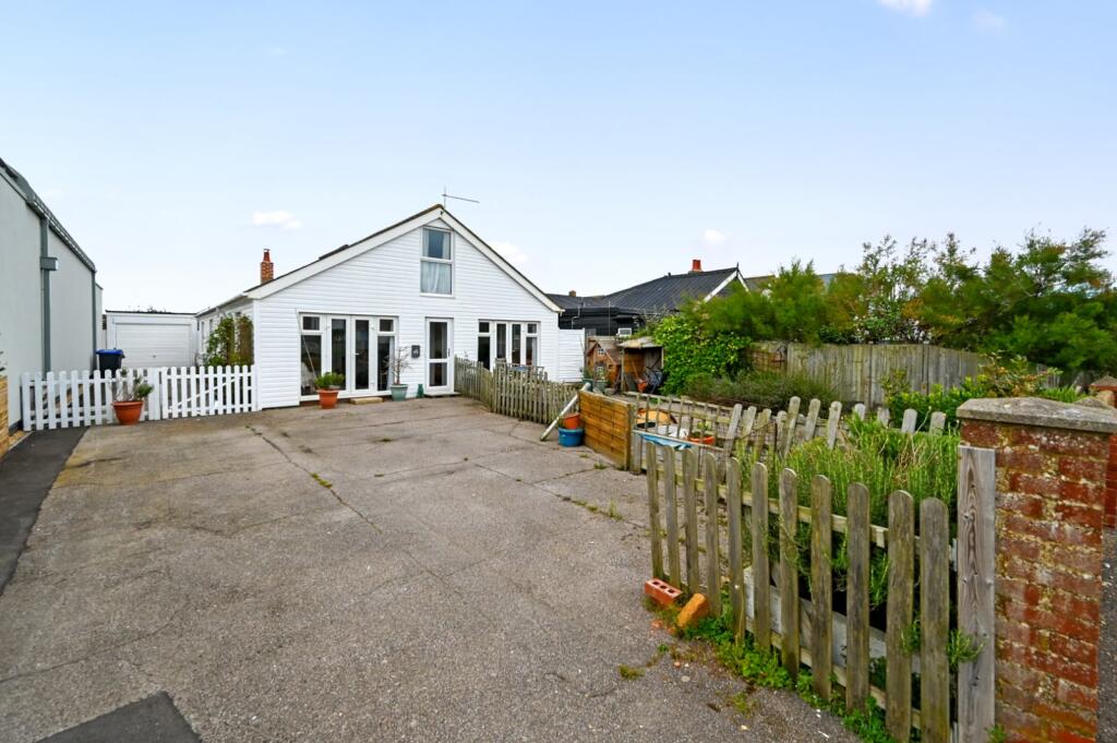5 bedroom bungalow for sale in Old Fort Road, Shoreham, West Sussex, BN43