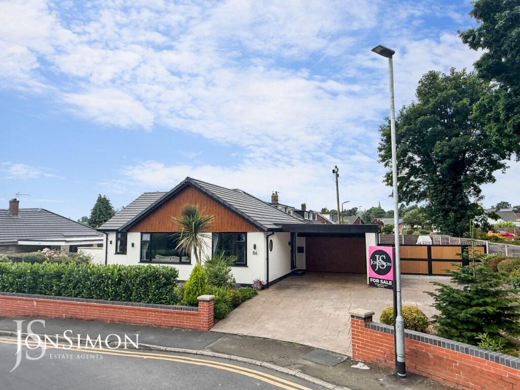 4 bedroom bungalow for sale in Longsight Road, Holcombe Brook, Bury, BL0