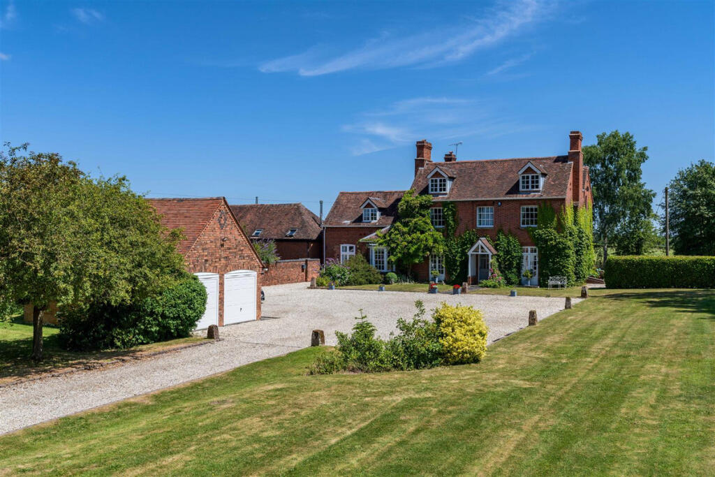 5 bedroom detached house for sale in Oddingley Droitwich ...