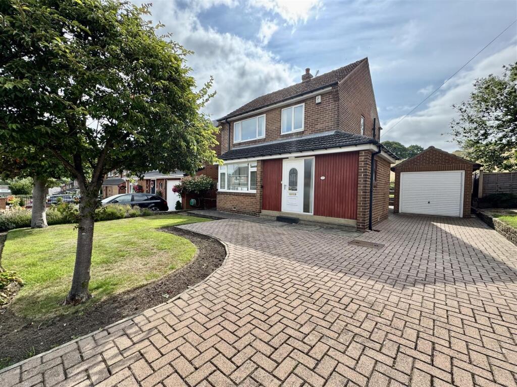 3 bedroom detached house for sale in Southfield Road, Waterloo ...