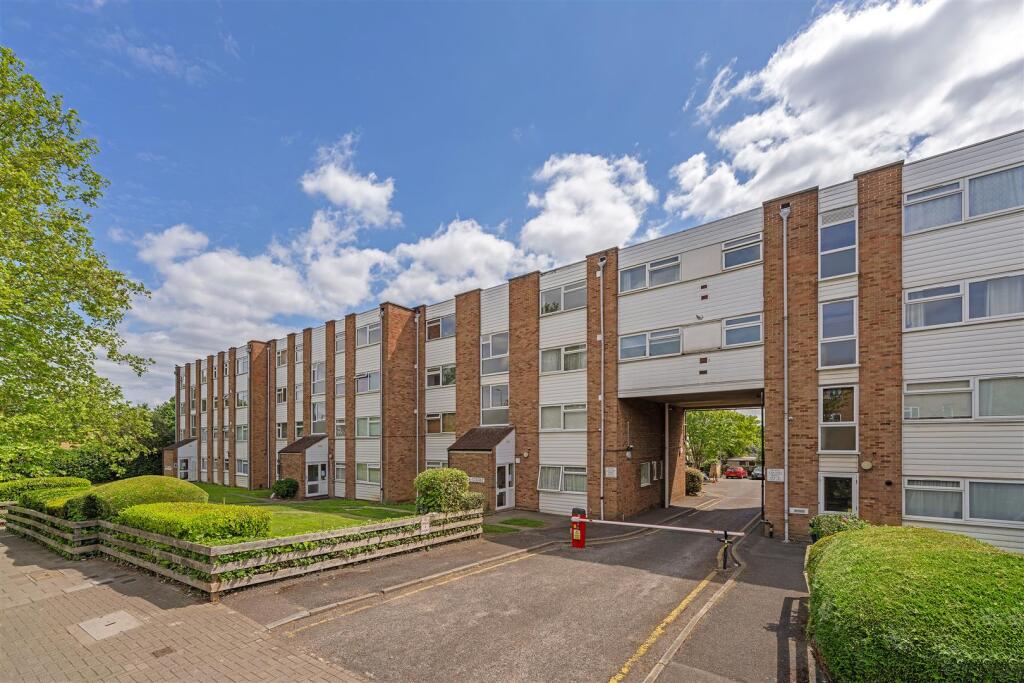 1 bedroom flat for sale in Benwick Court, Croydon Road, Penge, London, SE20