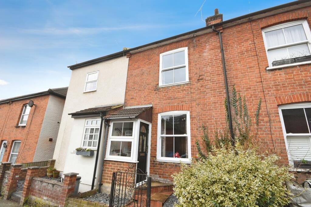 2 bedroom terraced house for sale in Chase Road, Brentwood, CM14