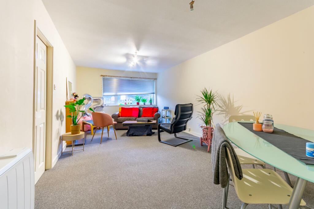 2 bedroom apartment for sale in Malcolm Close, Nottingham, NG3 5AP, NG3