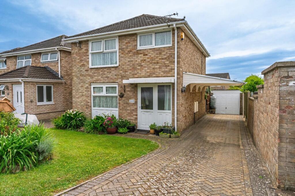 3 bedroom detached house for sale in Detached, three bedroom family home in central Yatton, BS49