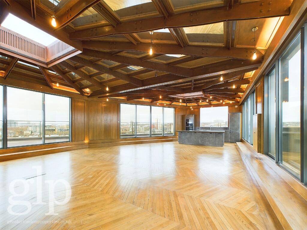 4 bedroom penthouse for rent in Holmes Road, Kentish Town, NW5