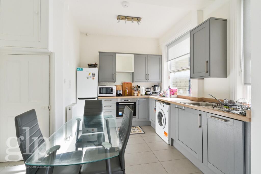 2 bedroom apartment for rent in Bedford Court Manisons, Bedford Avenue ...