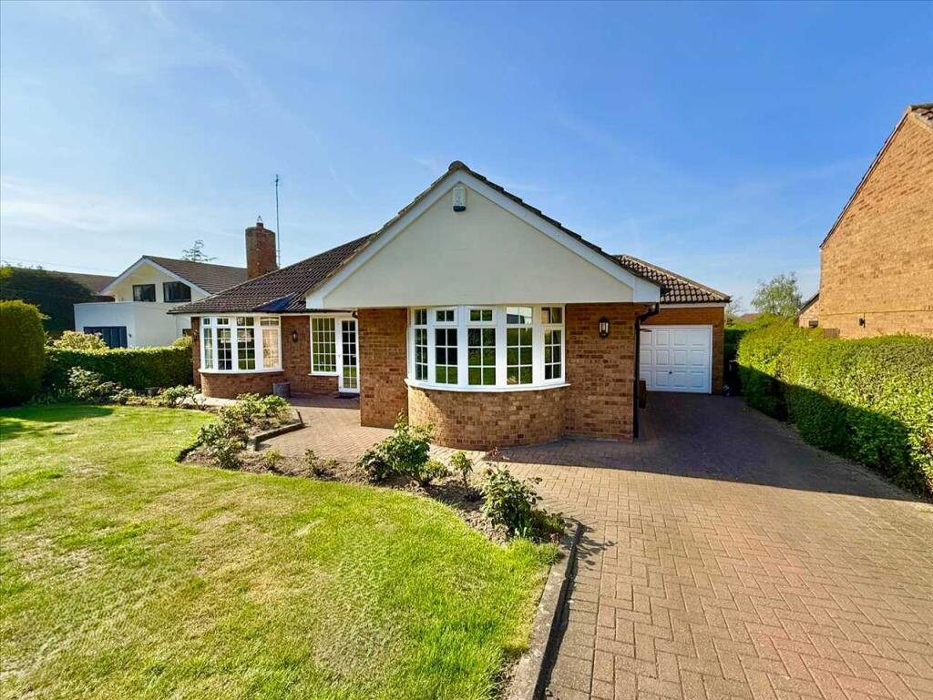 3 bedroom bungalow for sale in Main Street, Kinoulton, Nottingham, NG12