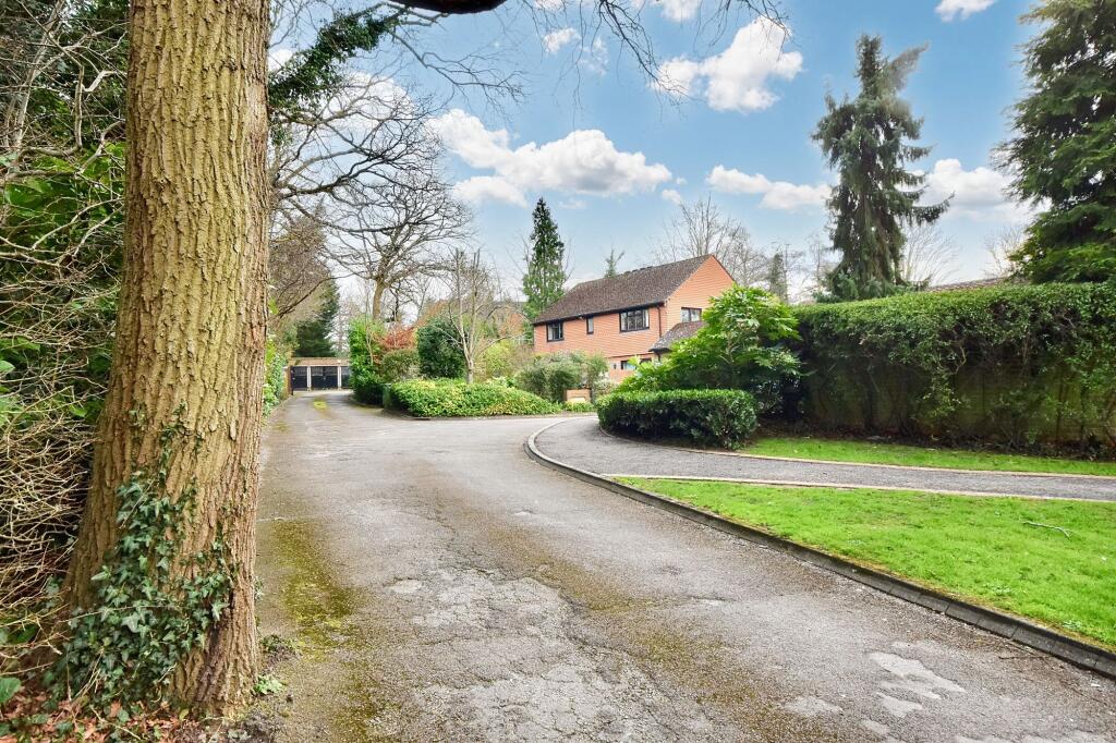 2 bedroom flat for sale in White Lodge, Leatherhead Road, Ashtead KT21 ...