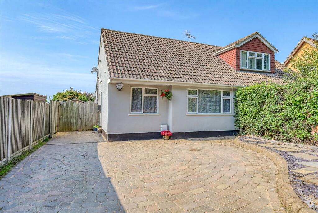 2 bedroom bungalow for sale in Common Approach, Thundersley, Benfleet ...