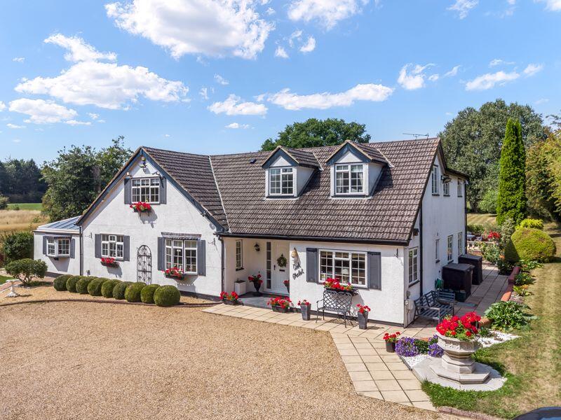 4 bedroom detached house for sale in Vineyards Road, Northaw, EN6