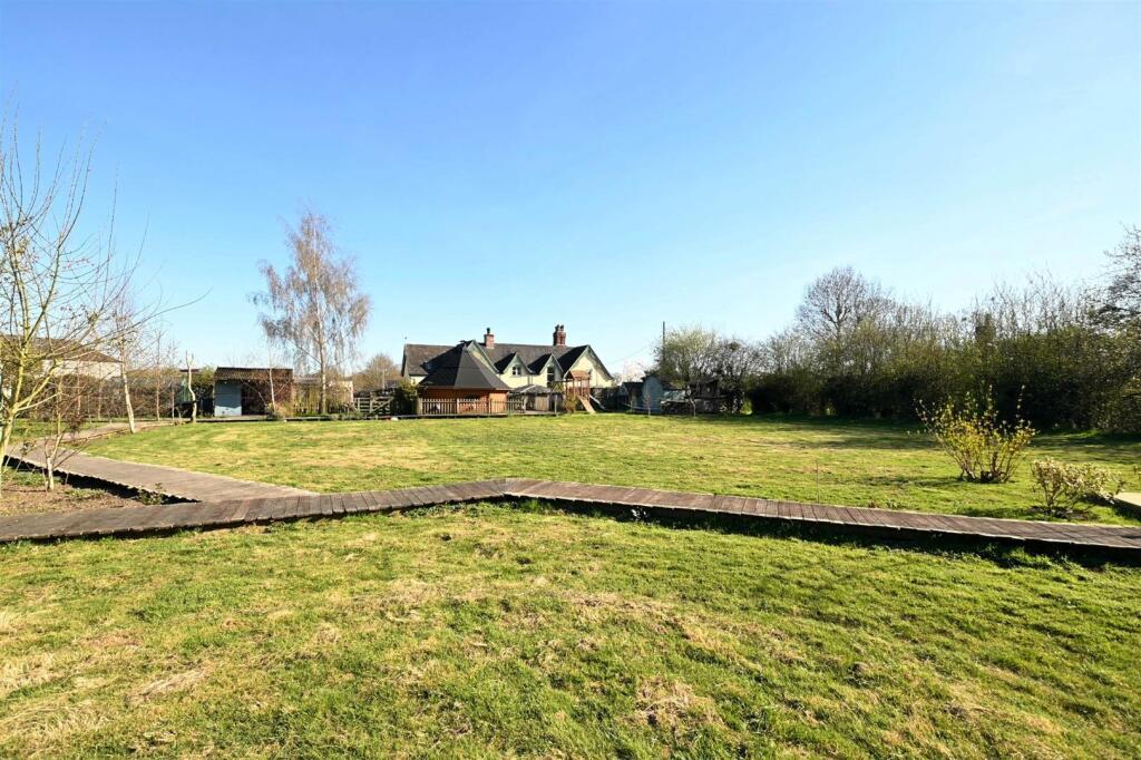 5 bedroom detached house for sale in Gate Farm, Hanbury Road, Anslow, DE13