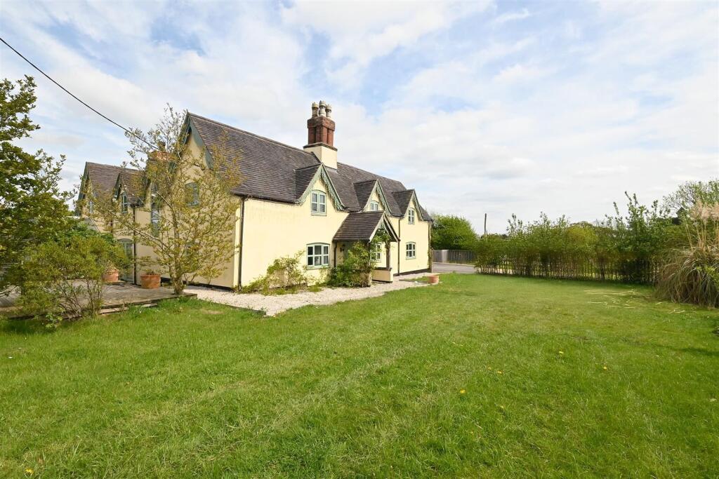 5 bedroom detached house for sale in Gate Farm, Hanbury Road, Anslow, DE13