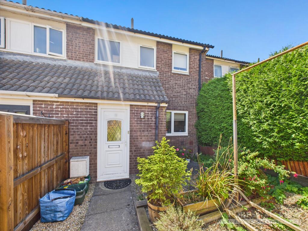 3 bedroom terraced house for sale in Knightstone Heights, Frome, BA11