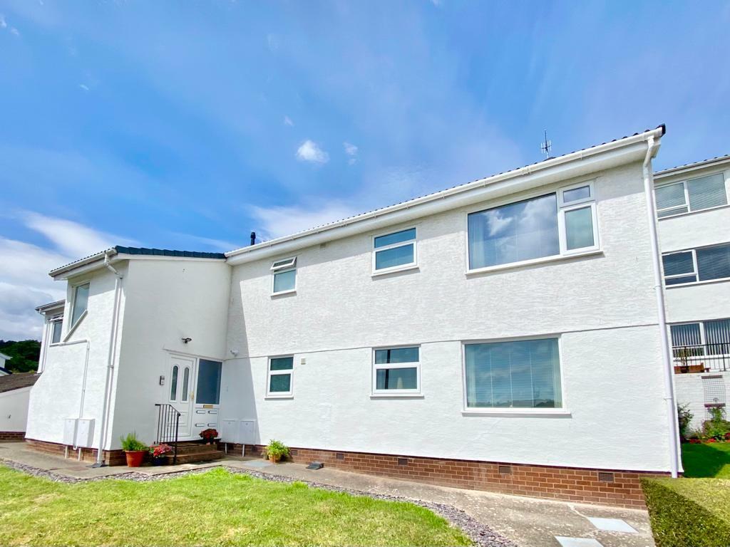 2 bedroom flat for sale in Parc Sychnant, Conwy, LL32