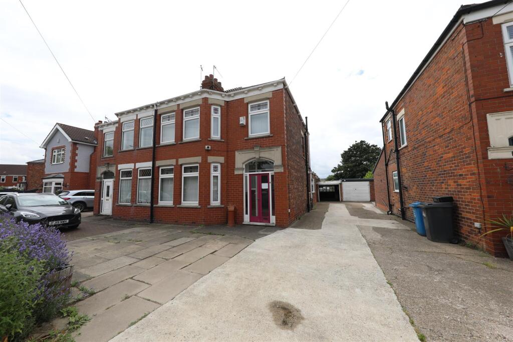 3 bedroom semi-detached house for sale in Maybury Road, Hull, HU9