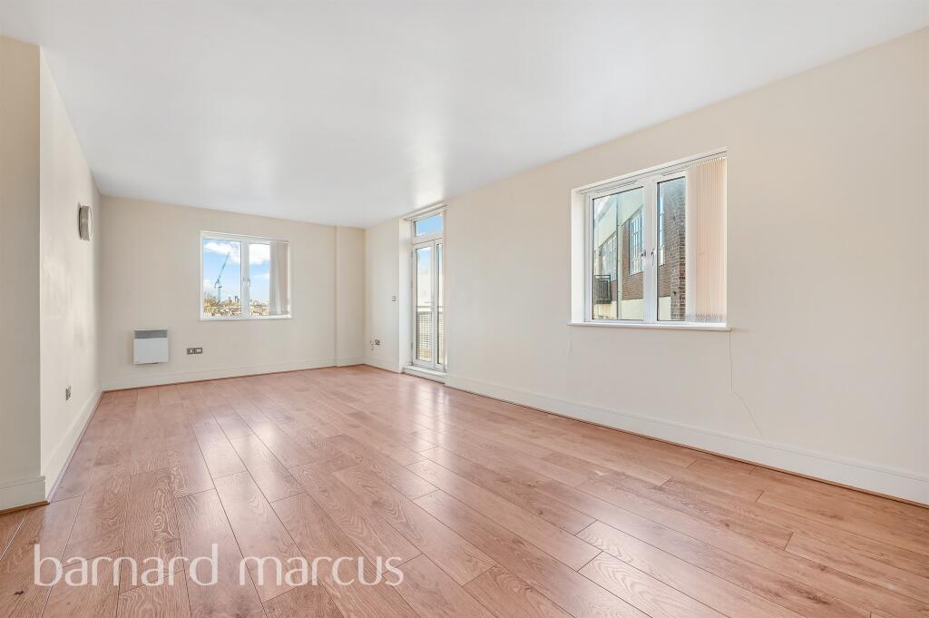 2 bedroom flat for sale in Peckham Grove, London, SE15