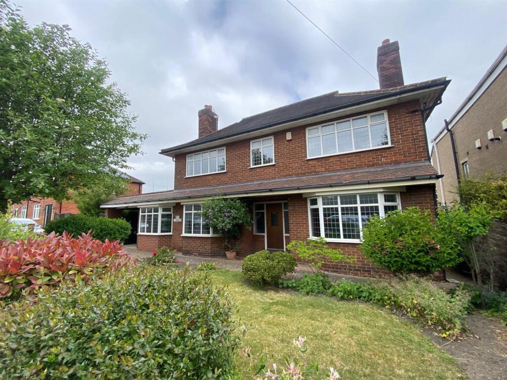 5 bedroom detached house for rent in Lee Green, Mirfield, WF14
