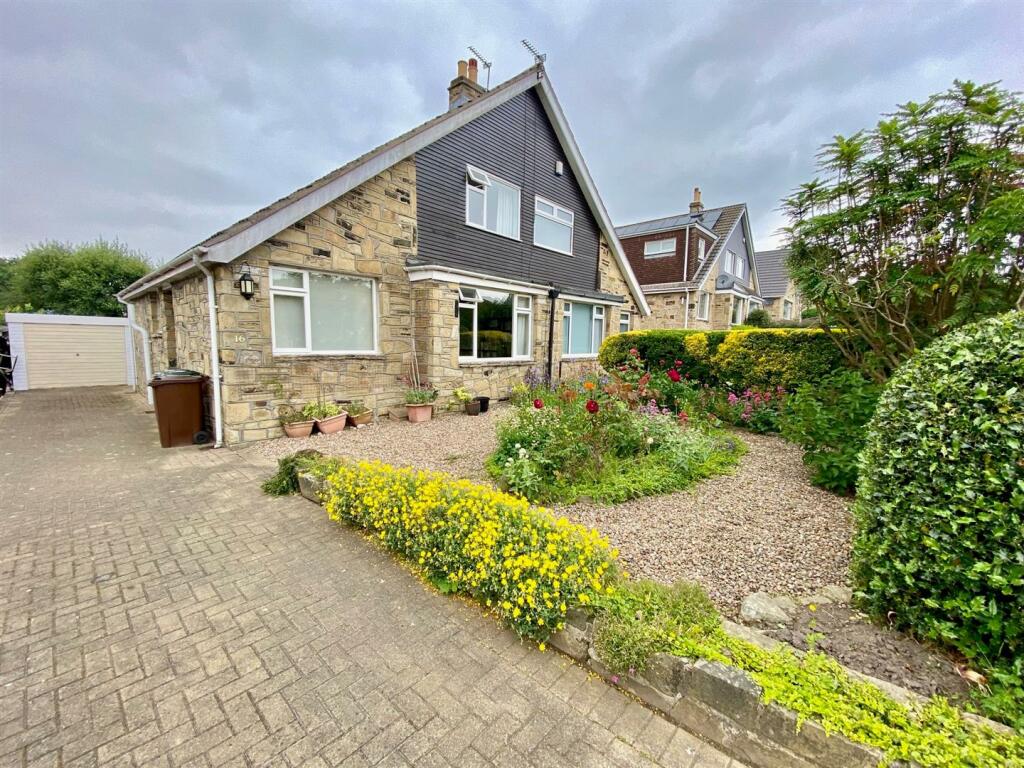 3 Bedroom Semi Detached Bungalow For Sale In Farrar Avenue Mirfield Wf14