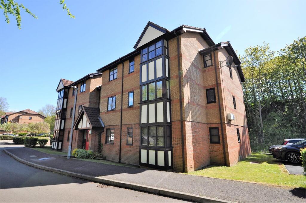 1 bedroom apartment for sale in Osprey Close, Falcon Way, Watford, WD25