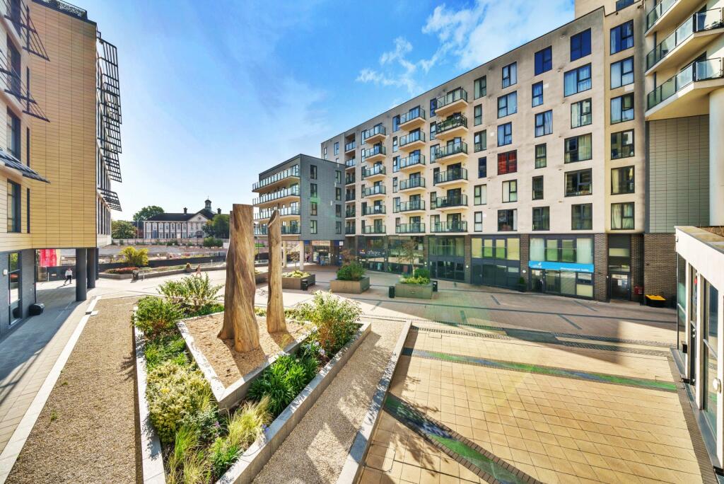 1 bedroom flat for sale in Cardinal Place, Woking, GU22