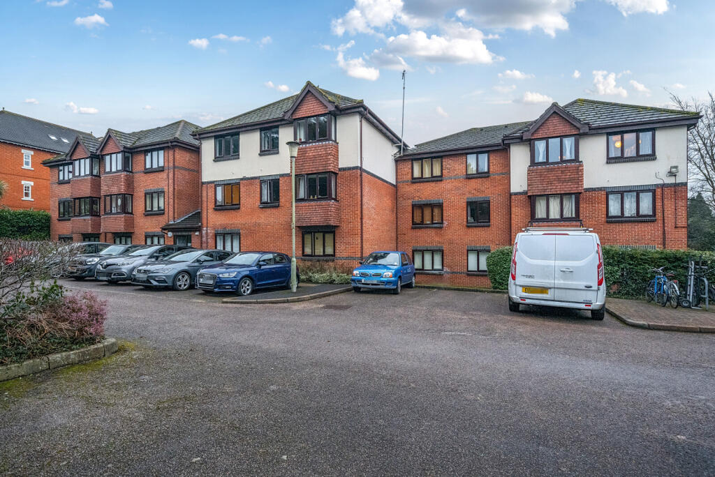1 bedroom apartment for sale in White Rose Lane, Woking, GU22