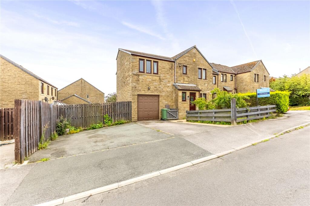 4 bedroom end of terrace house for sale in Bayfield Close, Hade Edge ...