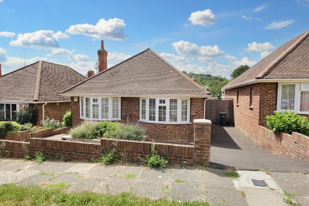 2 bedroom detached bungalow for sale in Highview Way, BN1