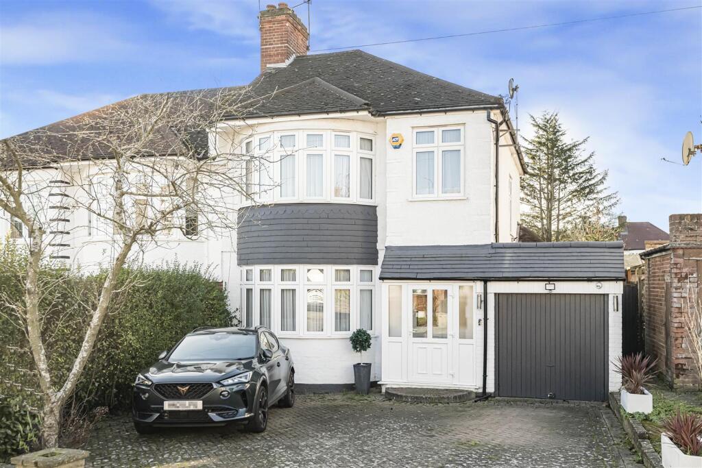 3 bedroom semi-detached house for sale in South Lodge Drive, Oakwood, N14