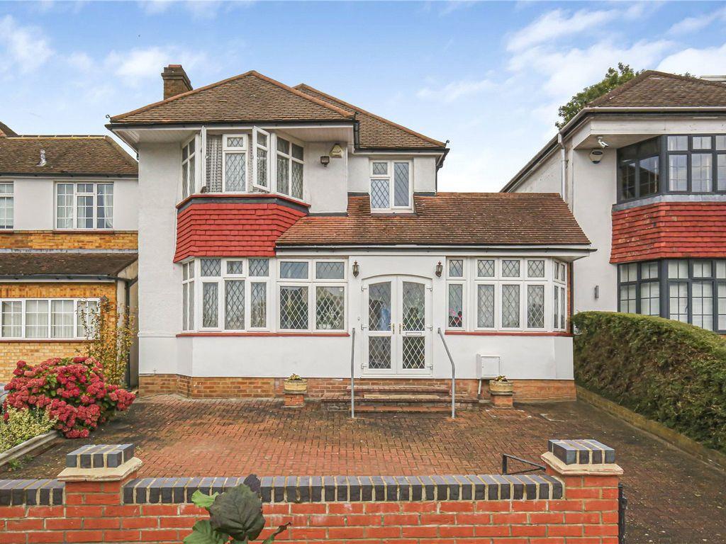 4 bedroom detached house for sale in Mount Pleasant, Cockfosters, EN4