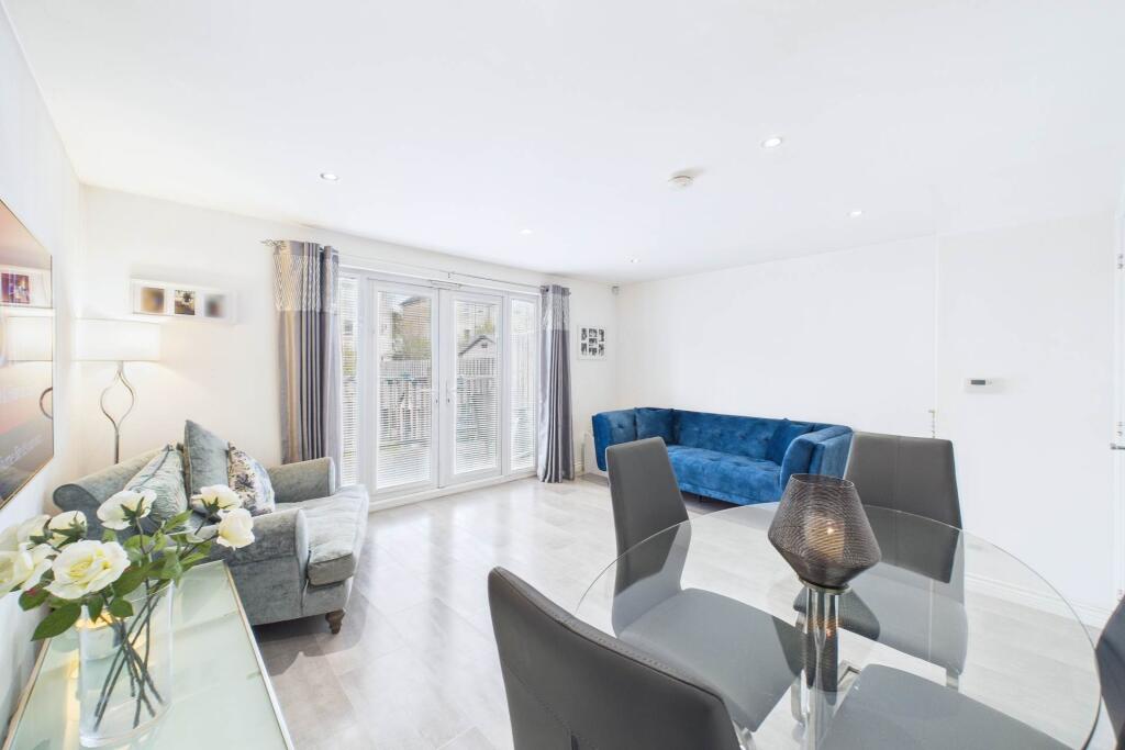 3 bedroom semi-detached house for sale in Lindores Drive, Stepps, G33