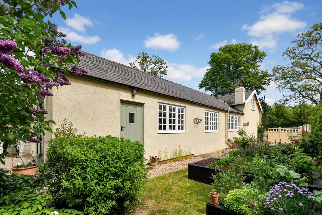 3 bedroom detached bungalow for sale in Littlethorpe Road, Ripon, HG4