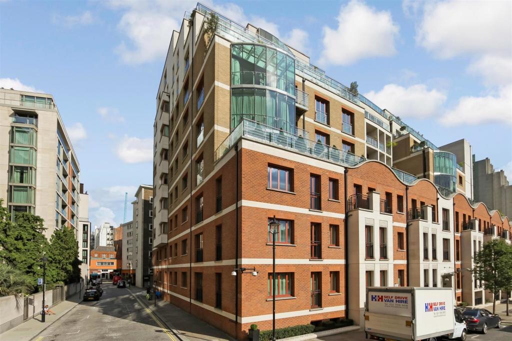 1 bedroom flat for sale in Lancelot Place, Knightsbridge SW7