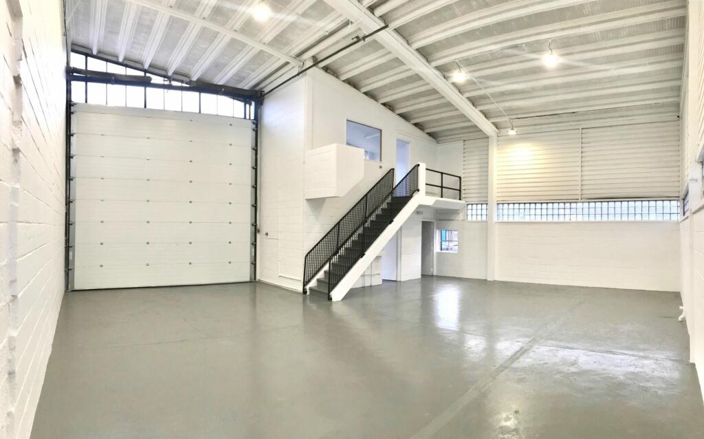 Light industrial facility to lease in London SW8 4TU, UK, SW8