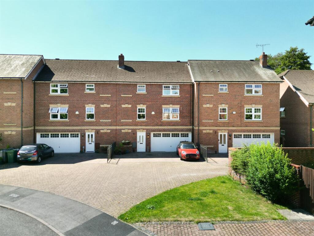 3 bedroom town house for sale in Galloway Green, Congleton, CW12