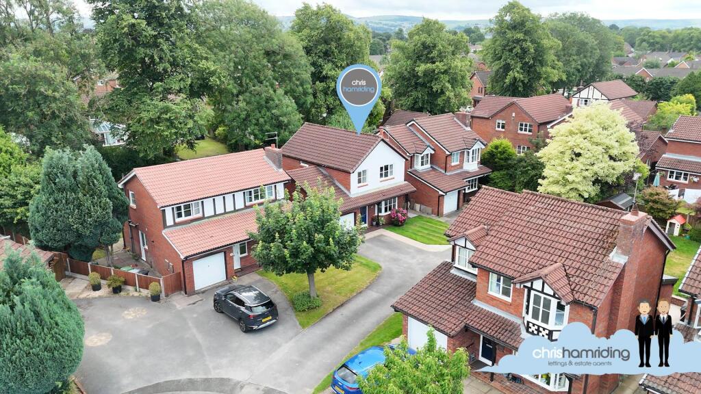 4 bedroom detached house for sale in Murray Close, Macclesfield, SK10