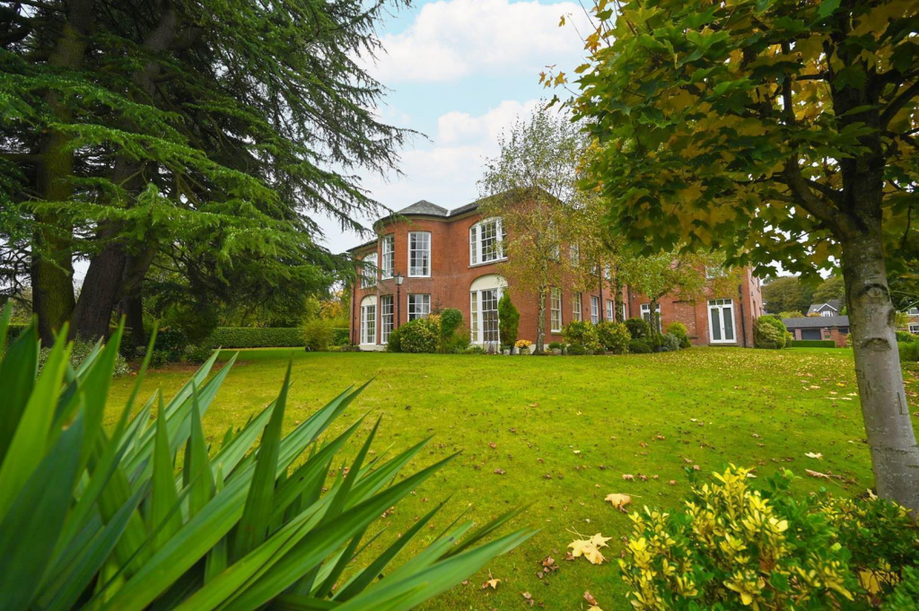 2 bedroom flat for sale in Westholme Close, Congleton, CW12