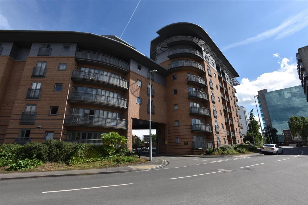 2 bedroom flat for sale in Manor House Drive, Coventry, CV1