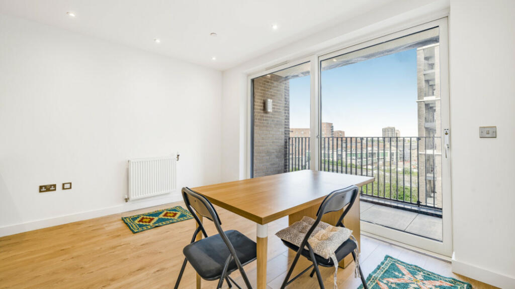 1 bedroom flat for sale in 6 Halewood Way, Rainham, RM13 8RQ, RM13