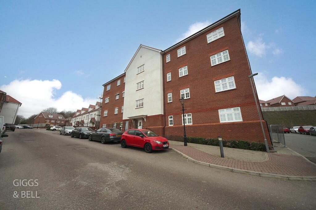 1 bedroom apartment for sale in Armstrong Road, Luton, Bedfordshire, LU2