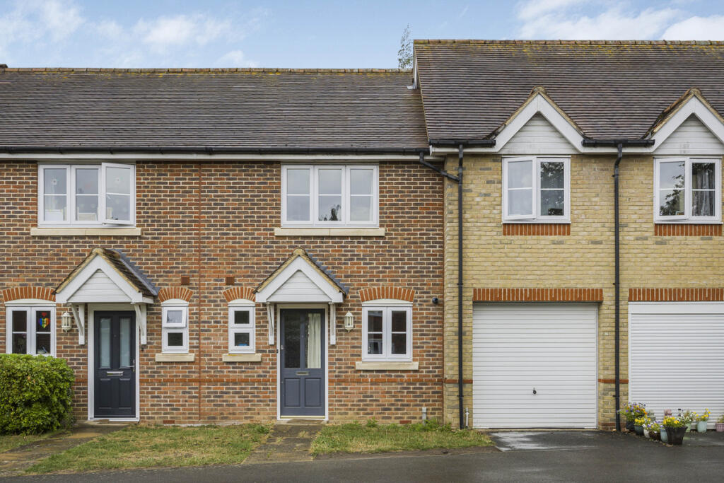 2 bedroom terraced house for sale in Letts Green, Woodley, RG5