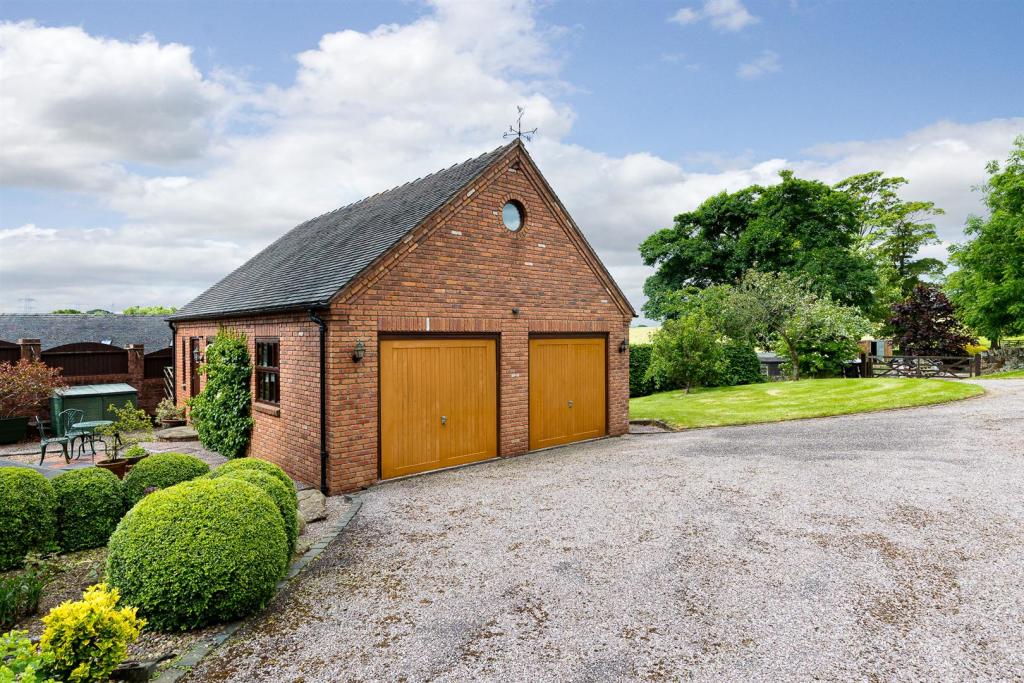 5 bedroom detached house for sale in Rownall Road, Wetley Rocks, ST9