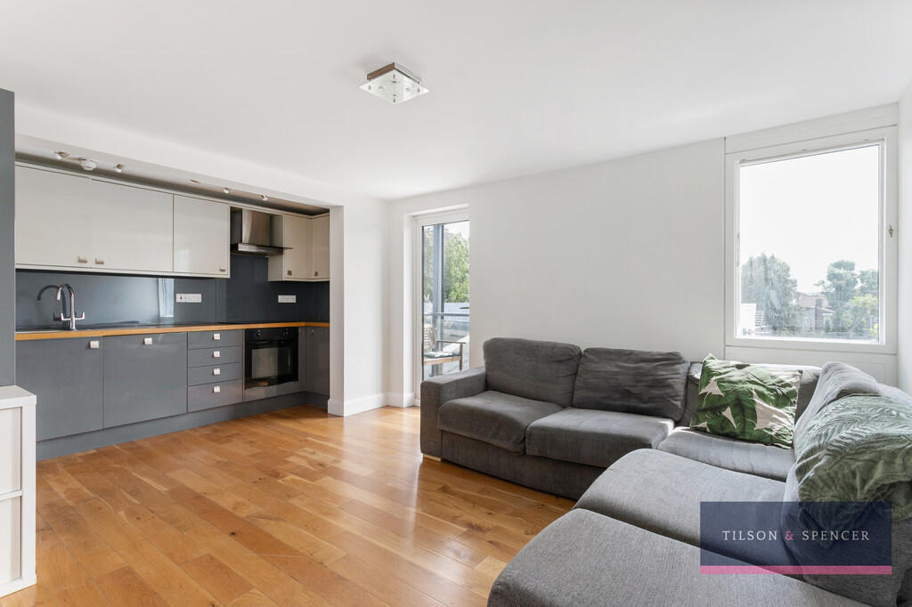2 bedroom apartment for sale in High Cross Road, Tottenham Hale, N17