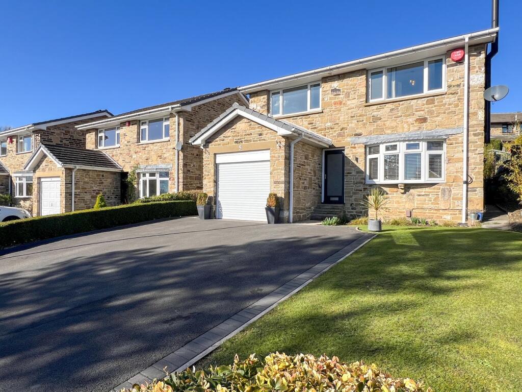 4 bedroom detached house for sale in Beechwood Grove, Fixby ...