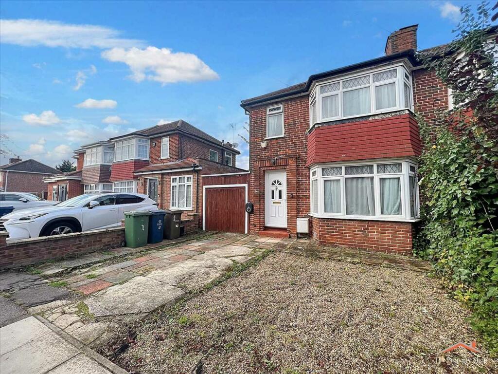 3 Bedroom Semi Detached House For Sale In Broadcroft Avenue Stanmore Ha7